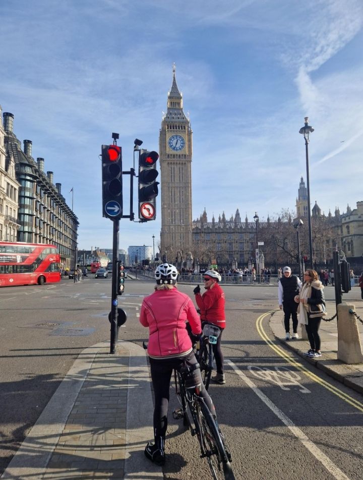 Let's Ride - Breeze to Battersea park and power station