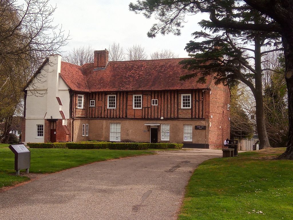 Let's Ride - Ruislip Manor Farm circular via Highgrove Woods