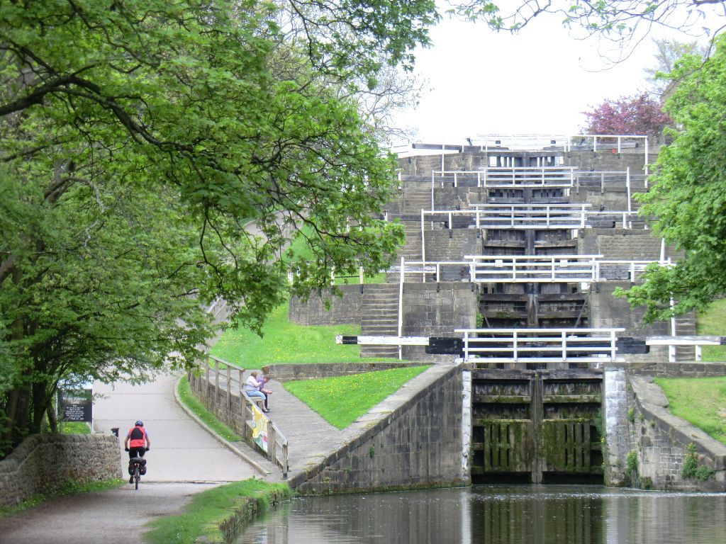 Let's Ride - Rodley to Bingley Five Rise Locks along the canal towpath