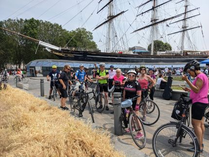 Cycling along the thames store