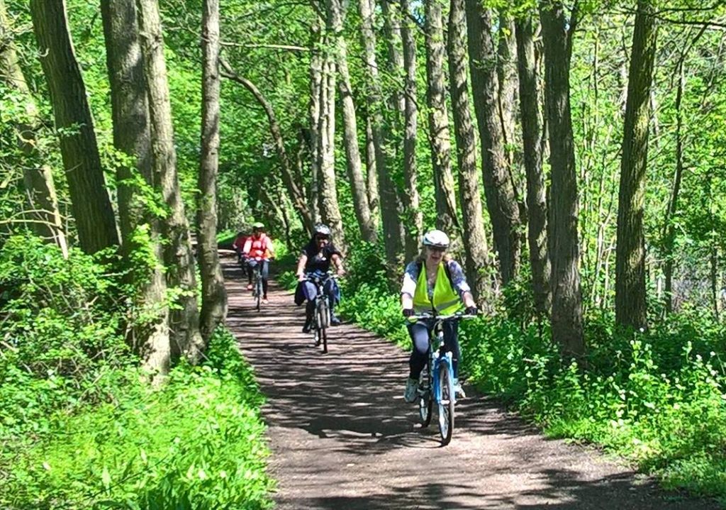 Let's Ride - WCH Breeze Beginner Easy Ebury Way and Oxhey Park