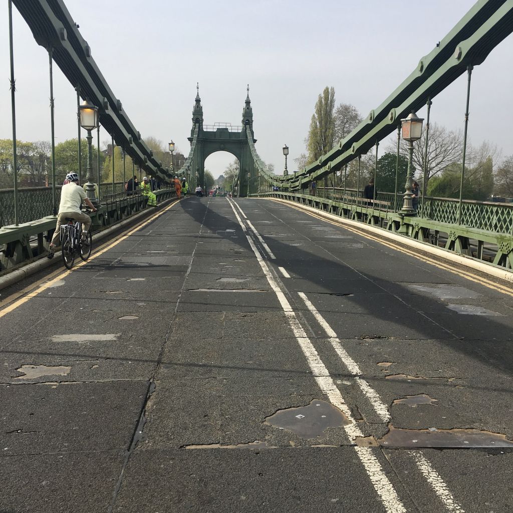 Let's Ride - Breeze over Hammersmith Bridge