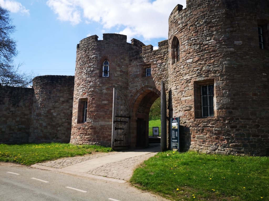 Let's Ride - Castles and Picnics ......Beeston Castle